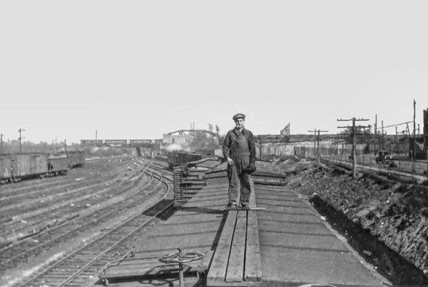 Brakeman riding cars switching - RAILROAD.NET